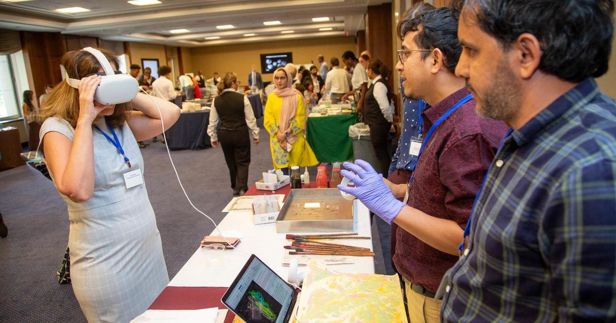 UChicago postdocs showcase research at Congressional Life Science Fair ...