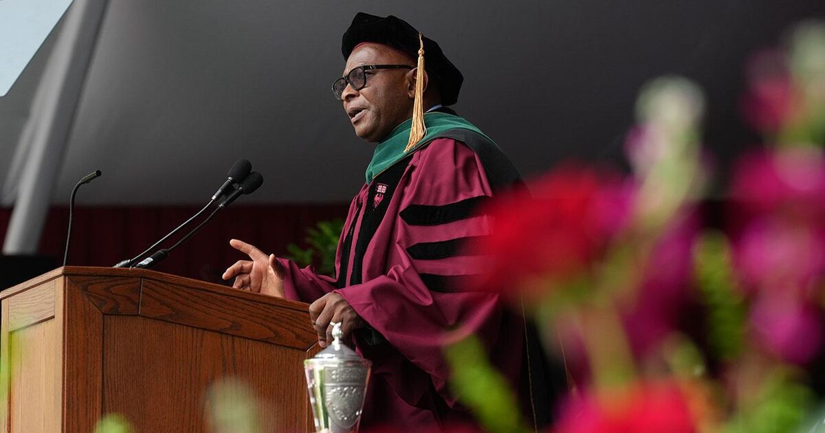 BSD and Pritzker School of Medicine honor graduates at 539th ...